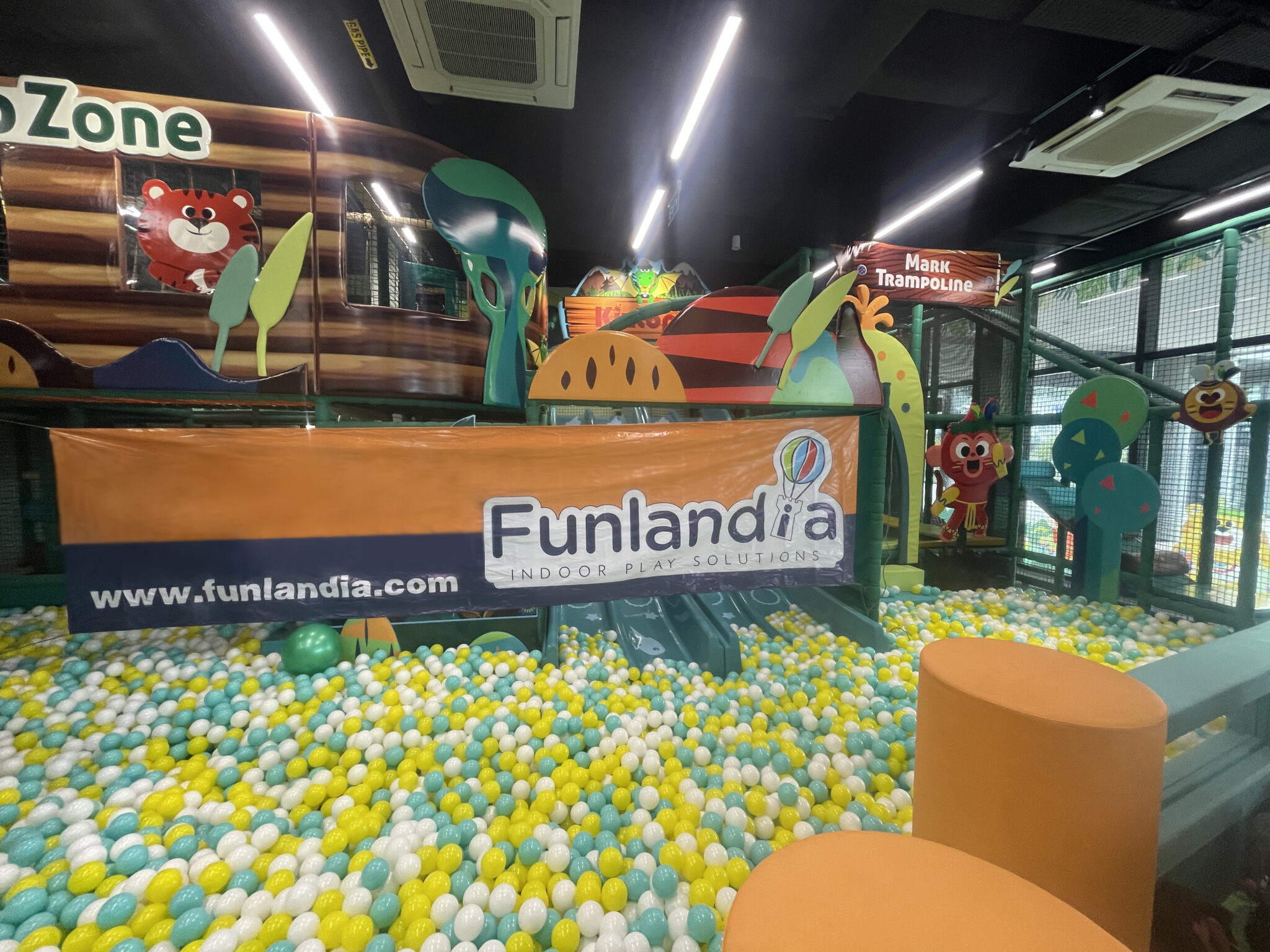 Discover the Magic of FUNLANDIA's Indoor Playground!
